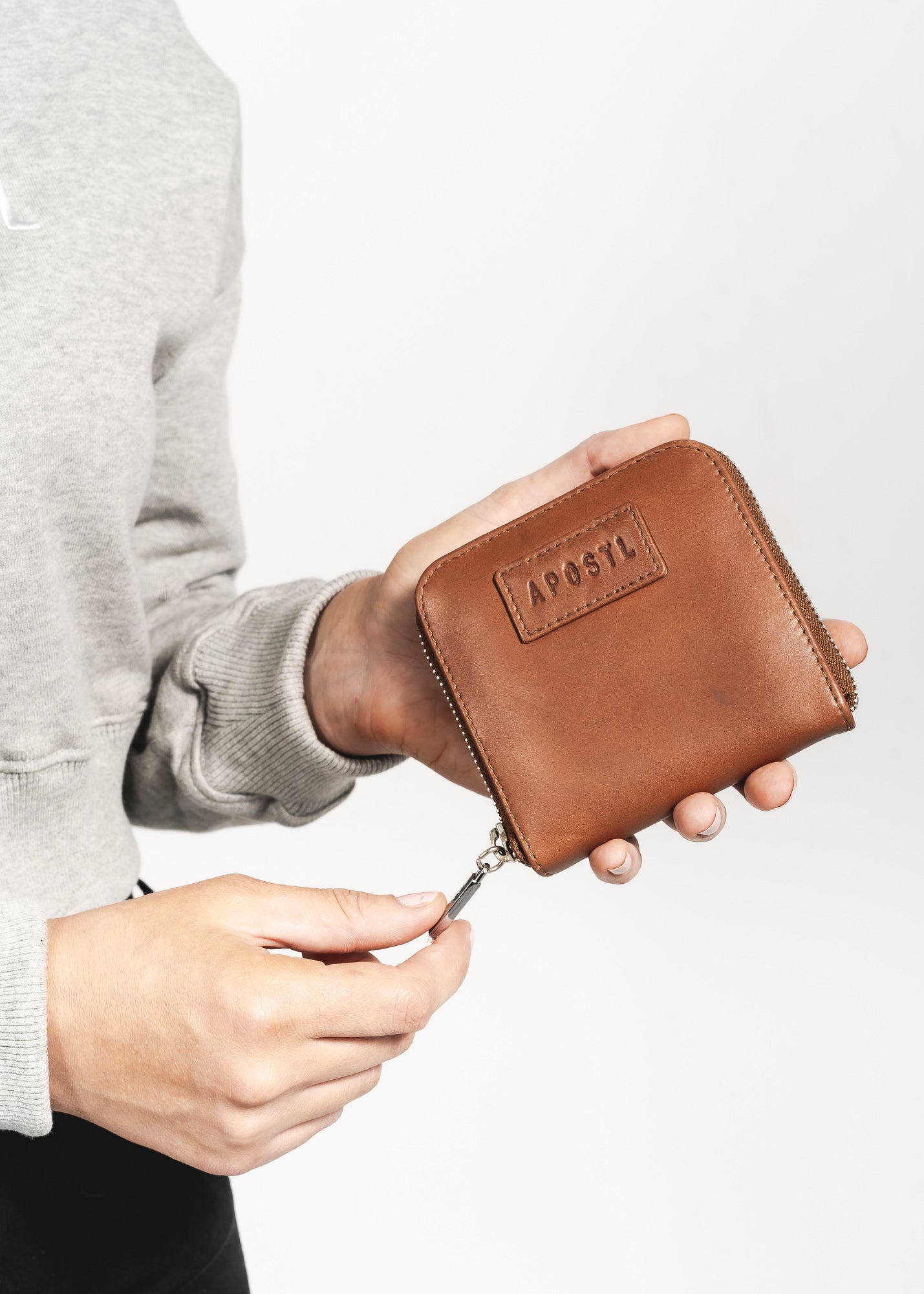 Handcrafted Leather Wallets Collections | Apostl